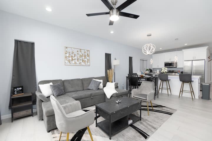 Modern King Stay • Brownsville Near Spacex & Lng - Brownsville, TX