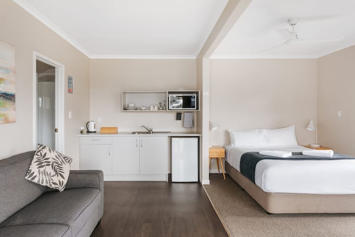 Deluxe Studio W Aircon - Avalon Motel - Thames