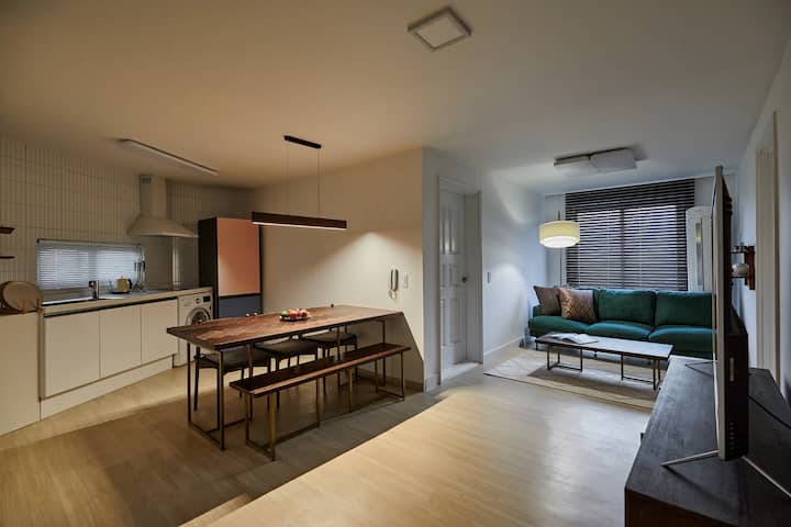 Central Space, In Hongik Station - Seoul