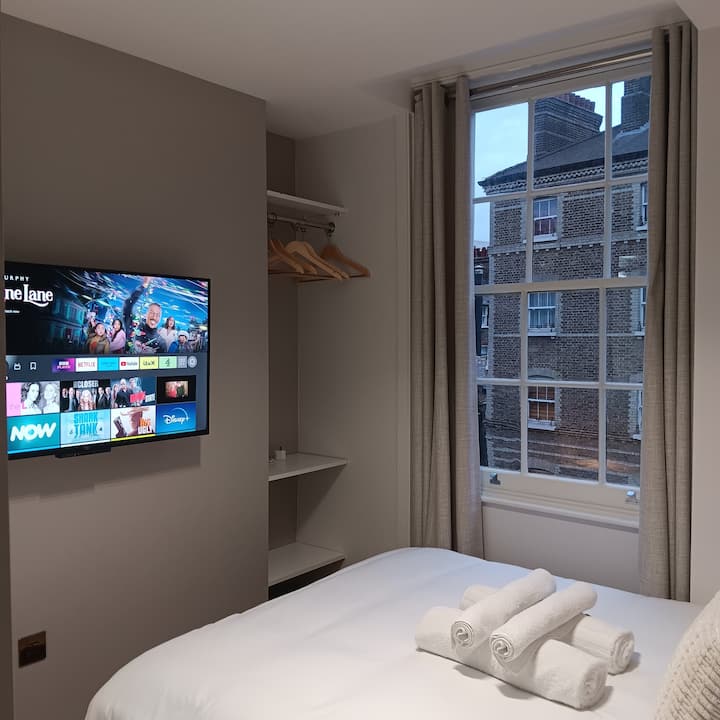 Room 23 - Second Floor Back - London