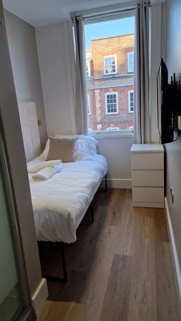 Room 25 - Second Floor (Single) - Londres