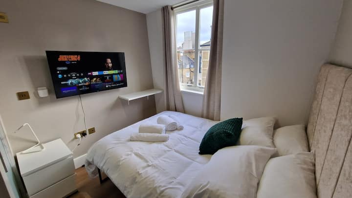 Room 26 - Third Floor Back - Bloomsbury