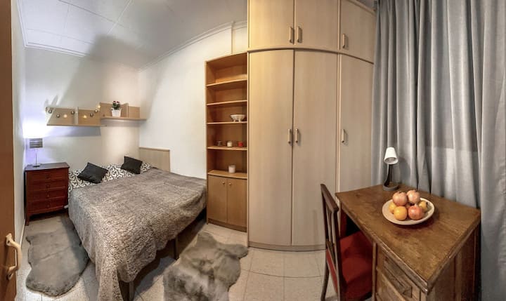 Cosy Quiet Room In A Clot Area - Barcelona