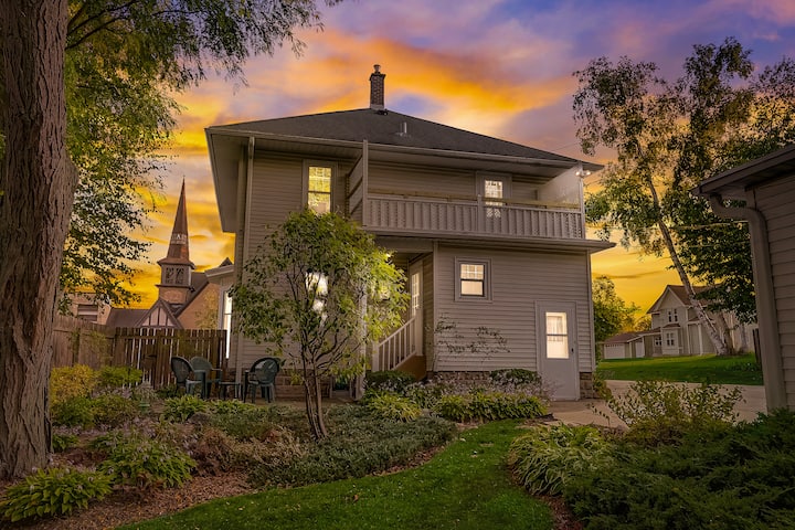 Charming, Historic Farmhouse Near Madison - Marshall, WI