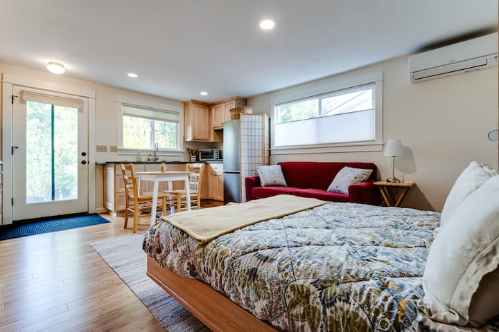 A Quiet, Quaint, Studio Retreat - Eugene, OR
