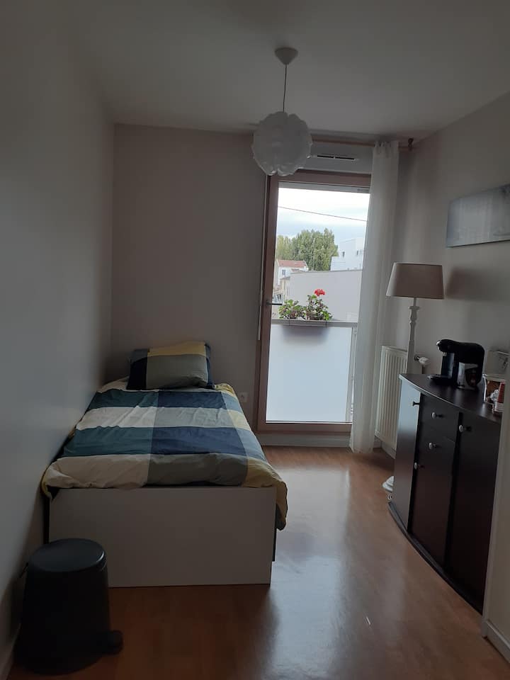 Chambre Avec Salle De Bain Indépendante - Aubervilliers