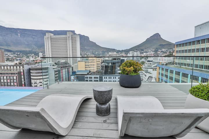 808 At The Tokyo - Le Cap