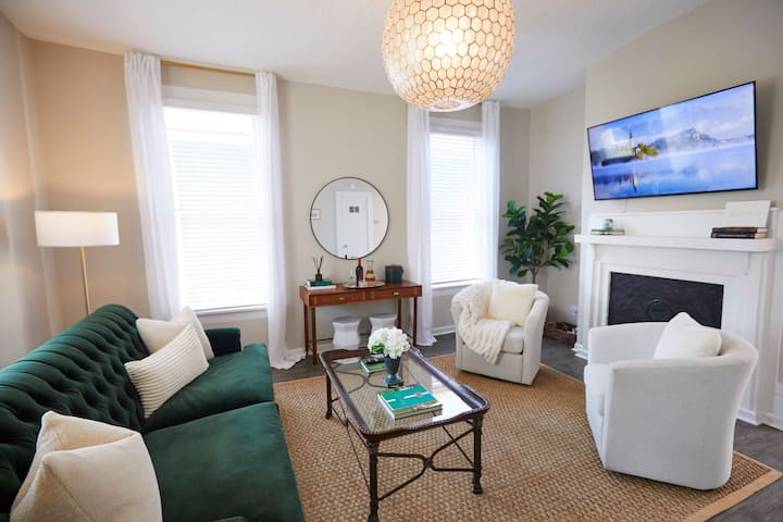 Classy Victoria-relaxing In Style - Augusta, GA