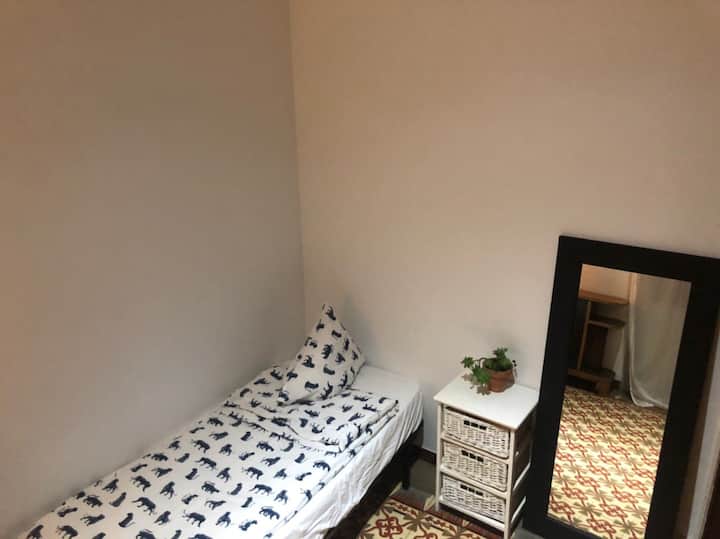 Single Room With A Balcony In Central Apartment - Barcelone