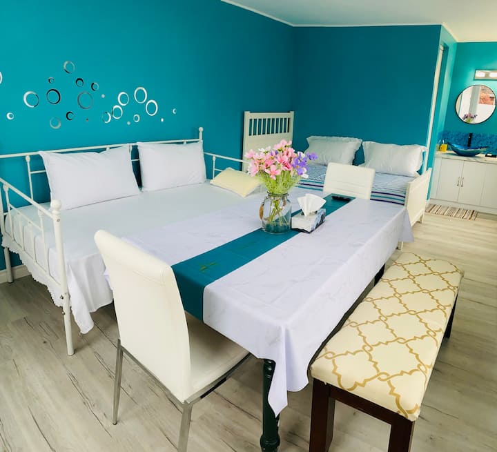 3 Bedrooms 4 Beds Whole Second Floor Guest Suite - Niagara Falls, NY