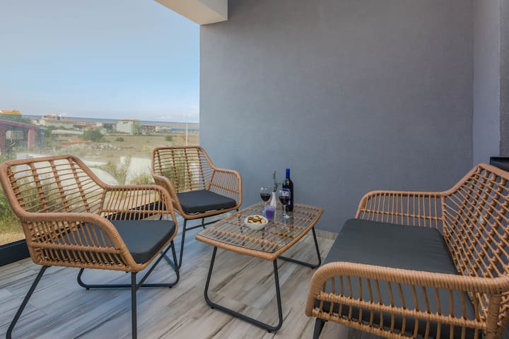 Beachfront Apartment Glamour 01 - Ta Leut Agency - Vir
