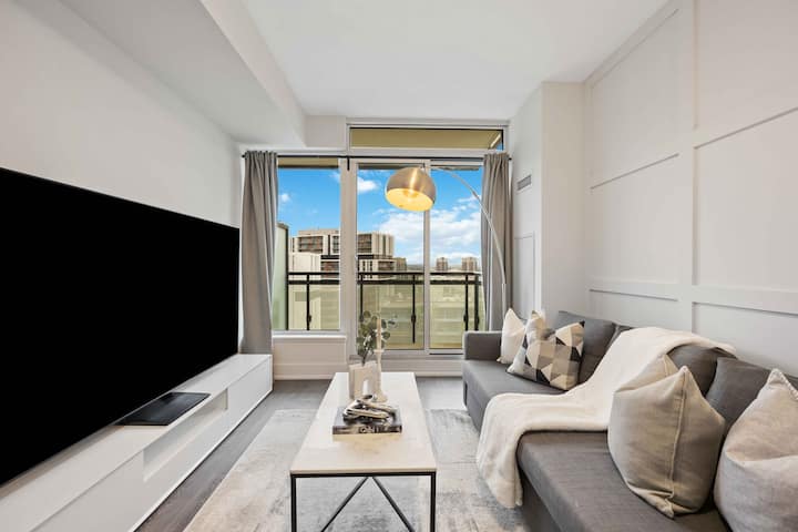 Luxury Suite In Dt Markham Core - Toronto