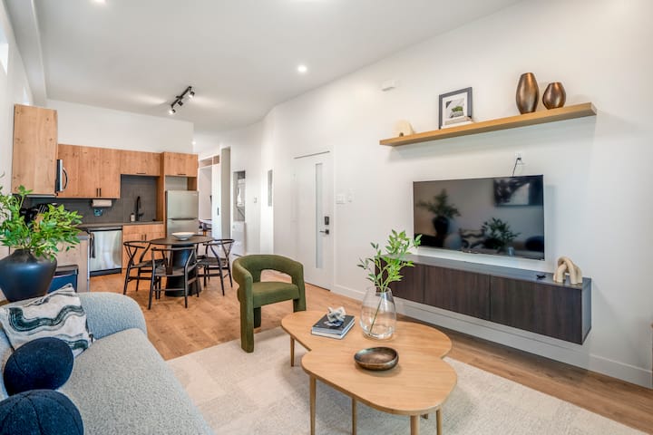 Smart Amenities & Modern Charm – Houston Studio! - South Houston, TX