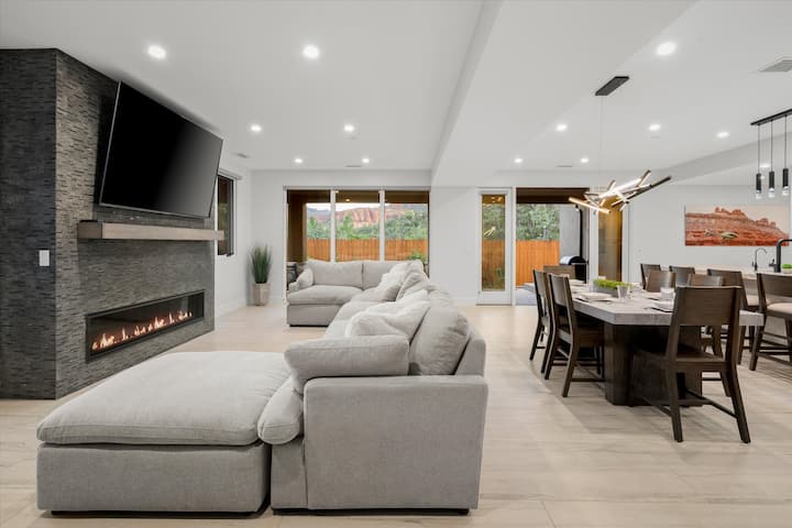 Modern Oasis: Pool & Spa, Views, 6 King Beds - Sedona, AZ