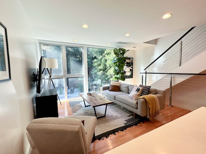 Laurel Canyon With A Rooftop Deck - Beverly Hills, CA