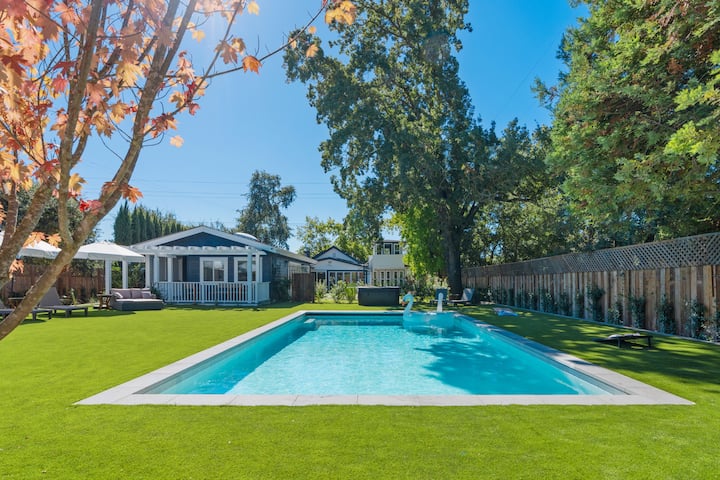 Wine Country Poolside 5 Bed Farmhouse - Sonoma, CA