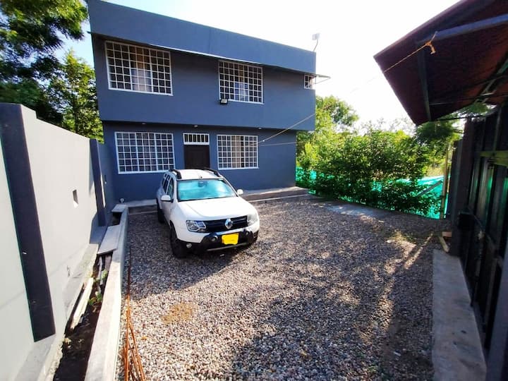 Casa De Descanso Con Piscina, Parqueadero Privada. - Girardot