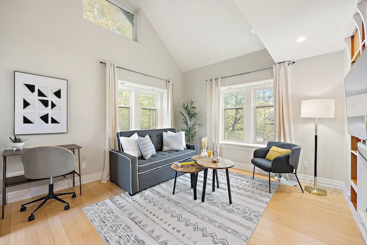 Near Downtown Newmarket | Pet-friendly | Parking - Newmarket