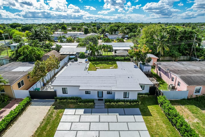 Casa De Miller - South Miami, FL