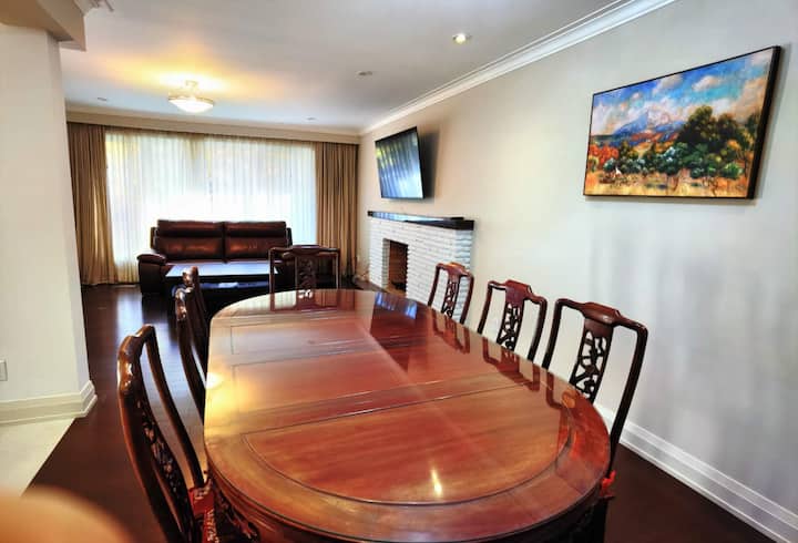 Sweet Suite + Modern Living Room - Toronto
