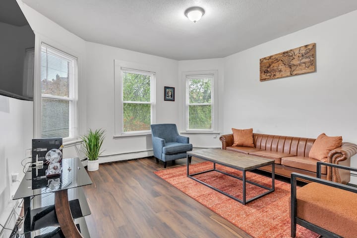 Frog Hollow Red Door Loft - Hartford
