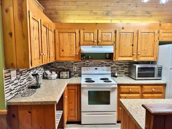 2br Bear Den Campobello Cabin Sleeps 4 Big Parking - Tryon, NC