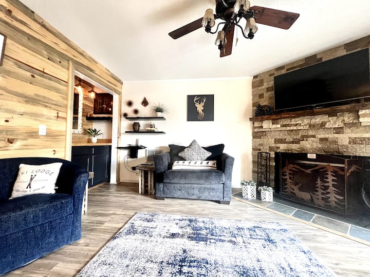 Rustic Retreat Resort Pool/hottub/hike/bike/tubing - ビーチ・マウンテン, NC