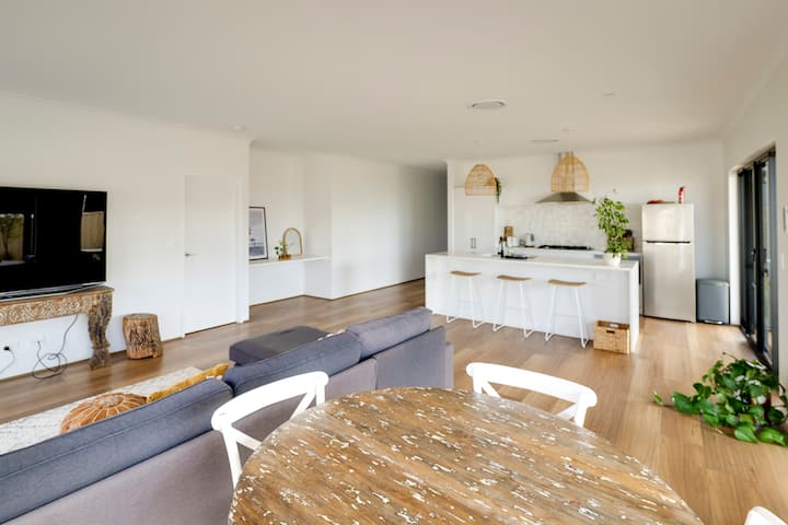 Pet-friendly. Bright And Spacious Dunsborough Home - Dunsborough