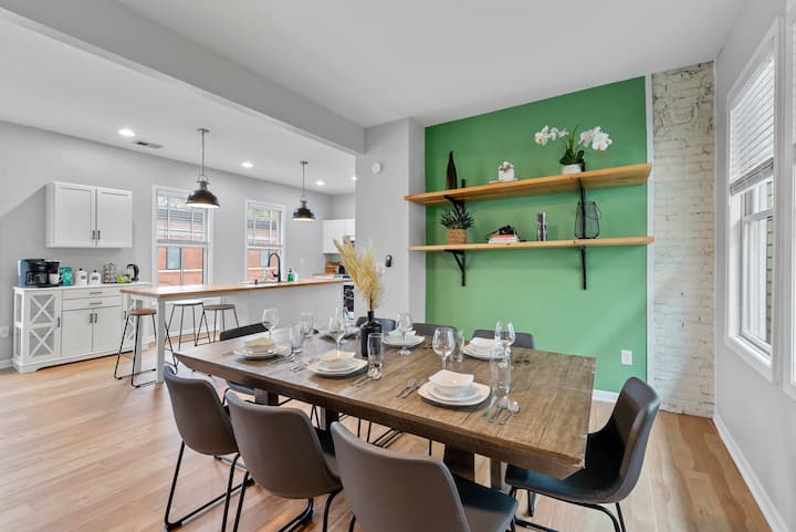Brady Street Retreat • Cozy, Central, Chic - Milwaukee
