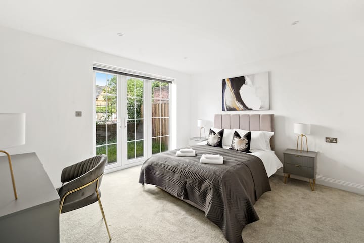 Bright 1-bed Flat – Free Wifi & Parking - Staines-upon-Thames