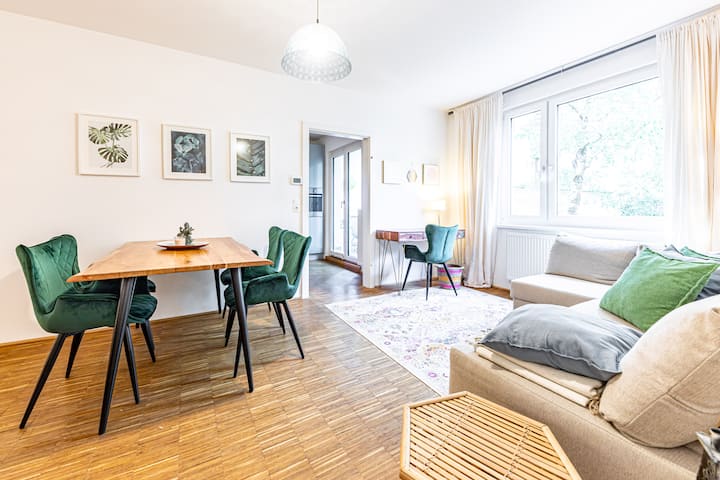 Green Family Home - Calm Apartment With Balcony - Wien
