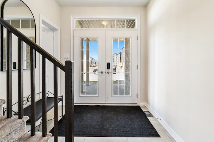 5 Bdrm Home | Parking | W&d | Queen Beds | Smarttv - Ottawa