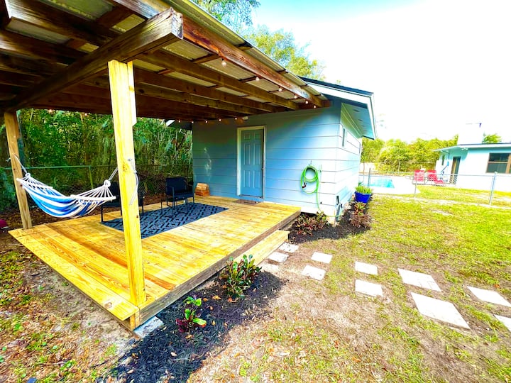 Private Cabin Cal King & Kitchen - Jacksonville, FL