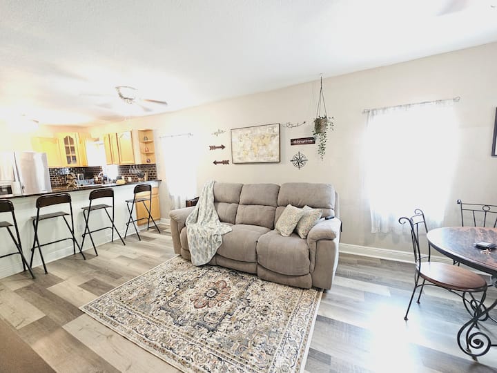 Cozy Seminole Heights Bungalow - Tampa, FL