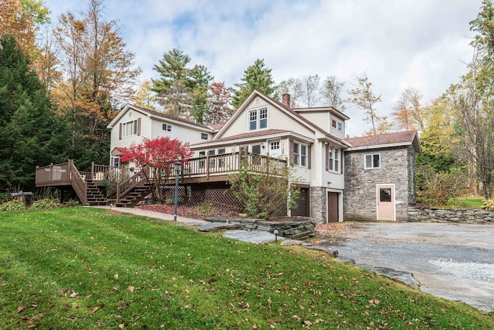 Chalet W/ Ultimate Game Room & Golf Hitting Cage - Vermont