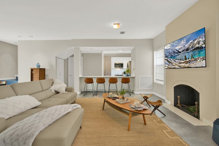 Stunning Miami 3br+den W/patio & Grill - Miami, FL