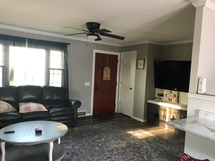 Double E Llc Farm House - Lake Red Rock, IA