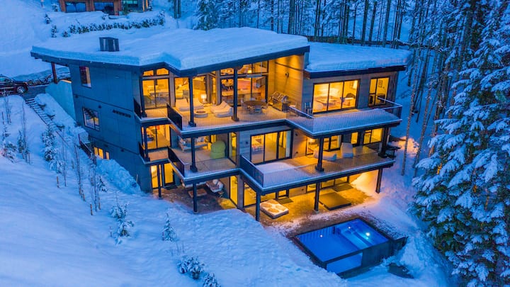 Canada Luxury Villas & Vacation Rentals | Airbnb Luxe | Luxury Retreats
