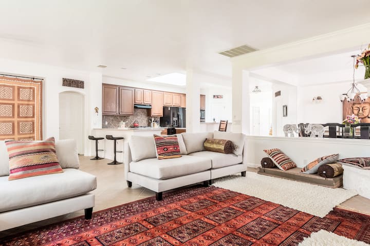 Family Thanksgiving. Zen Home. - Round Rock, TX