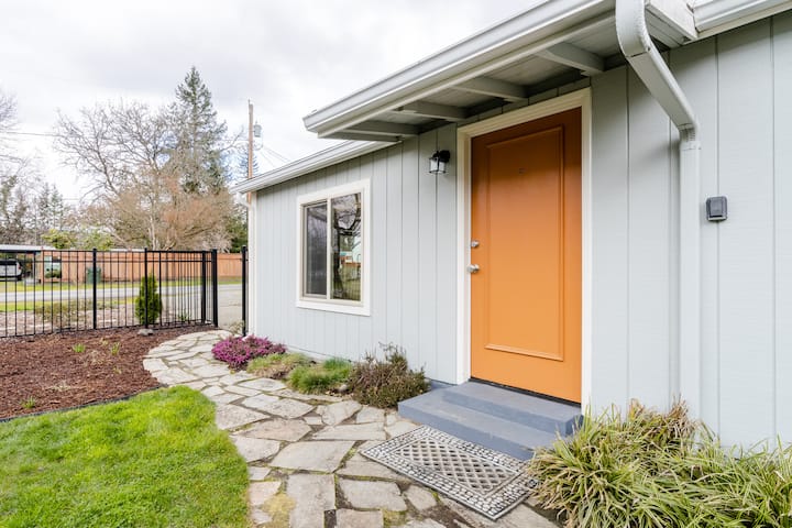 Stroll Along The Snoqualmie River At A Sunny Fall City Haven - Snoqualmie Casino