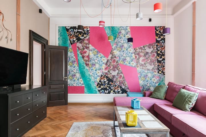 Chill In Front Of The Home Theater System At A Colorful Pad - Brașov
