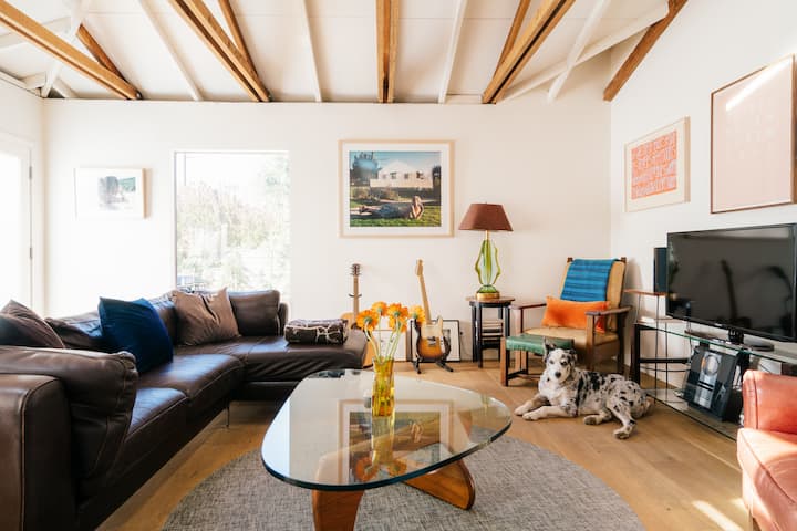 Quintessential Venice Beach Bungalow With Beautiful Yard - Santa Monica, CA