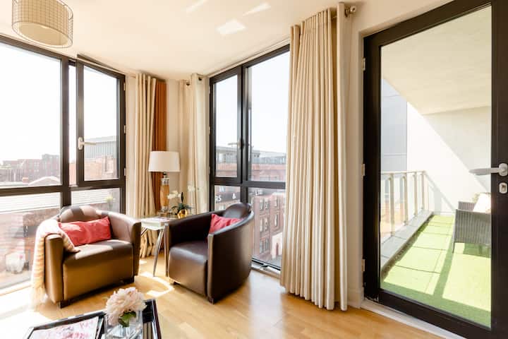 Modern Apartment Overlooking The City - Liverpool