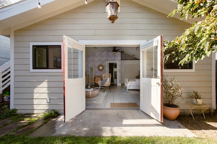 Charming Private Cottage Near Famous 4th Street Shops - Berkeley, CA
