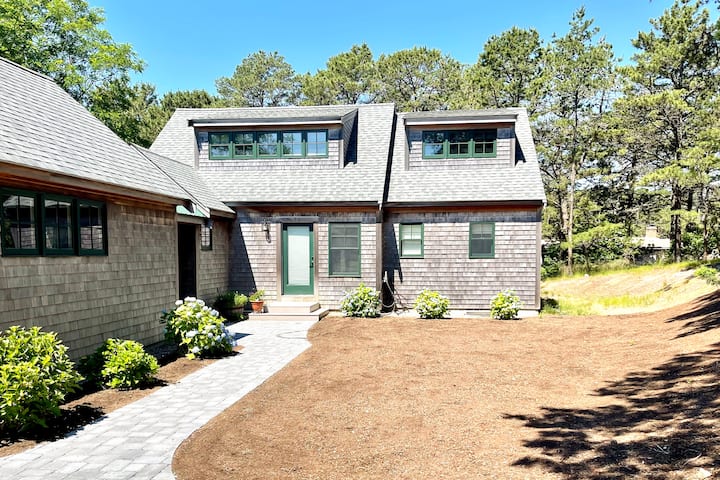 Wellfleet Home By Beaches And Bike Trail - Wellfleet, MA