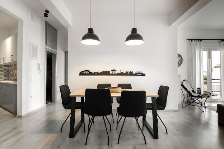 Explore Athens' History & Nightlife From A Chic Central Flat - Ateny