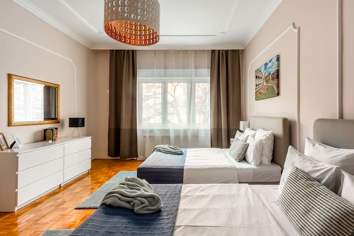 Vacation Rentals, Homes, Experiences & Places - Airbnb