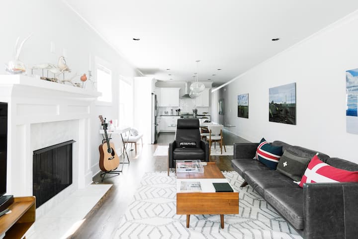 Songwriter’s Den | Signed Lyric Room + 12south - Nashville