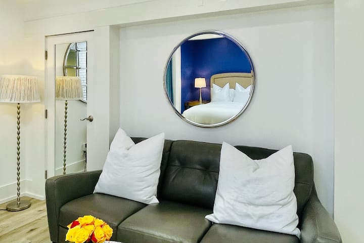 Posh 1-luxury Artist Retreat Pasadena Guesthouse - Altadena, CA
