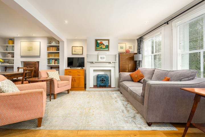 Delightful Bird Sisters Cottage With Parking & Patio Garden - Brighton